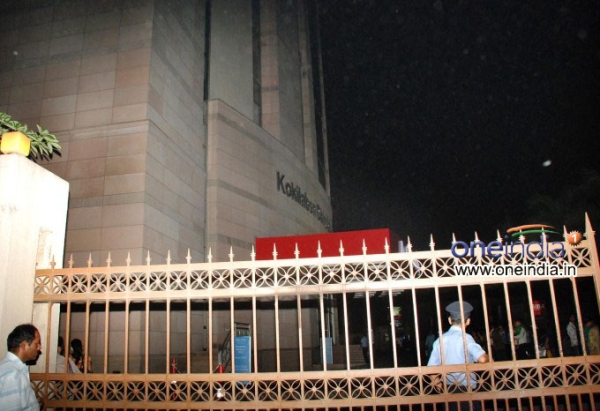 Shahrukh Khan visit Kokilaben Hospital Photos - FilmiBeat