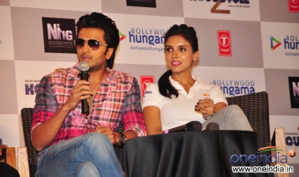 Cast of Housefull 2 at The Game of Fame Launch Photos - FilmiBeat