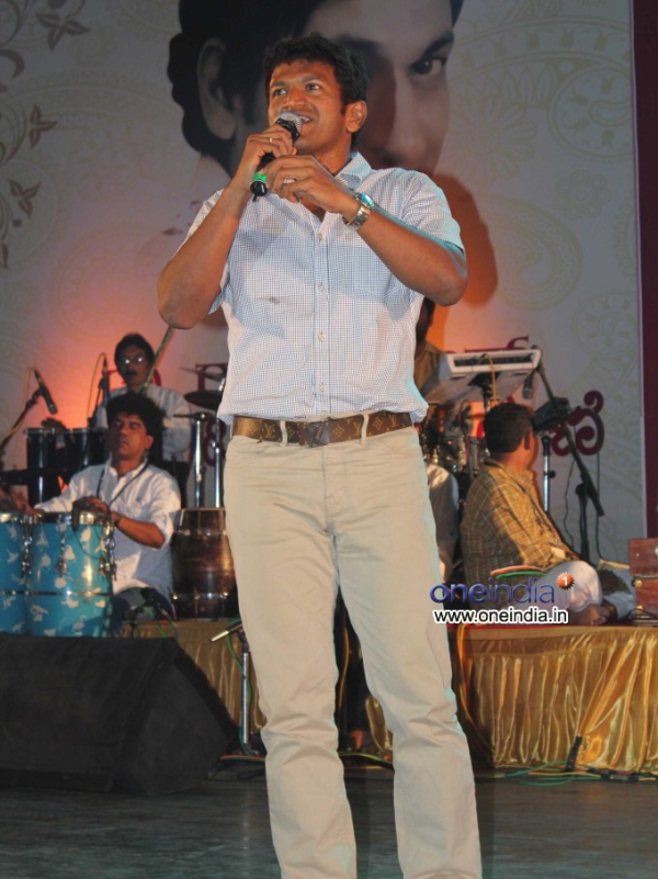 Dr Rajkumar 84th Birth Anniversary Photos - FilmiBeat