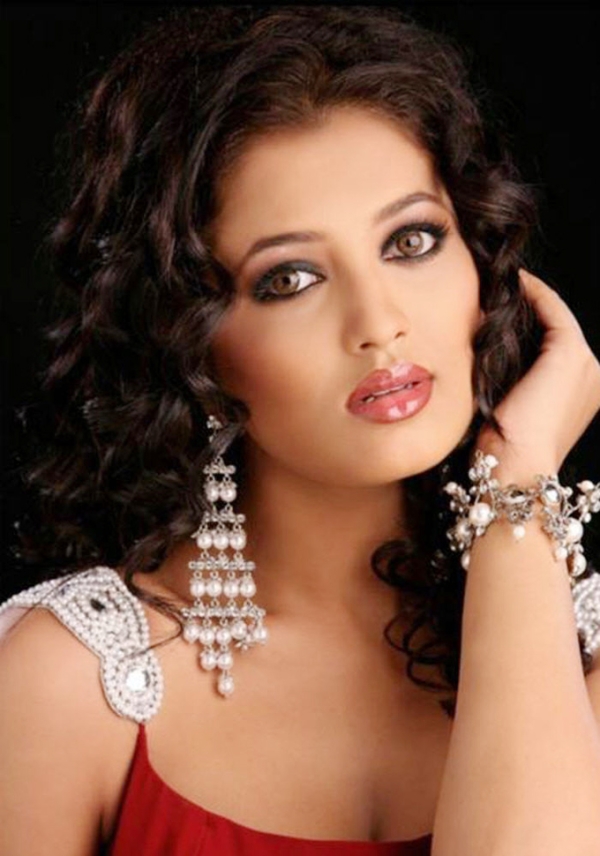 Sri Devika Photos: Latest HD Images, Pictures, Stills & Pics - FilmiBeat