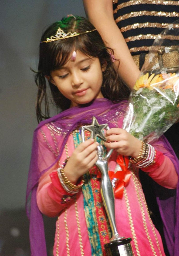 Baby Sara With Anushka