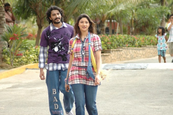 Eppadi Manasukkul Vandhai Photos: HD Images, Pictures, Stills, First ...