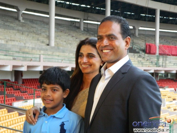 Sunil Joshi Bids Adieu to Cricket Photos - FilmiBeat