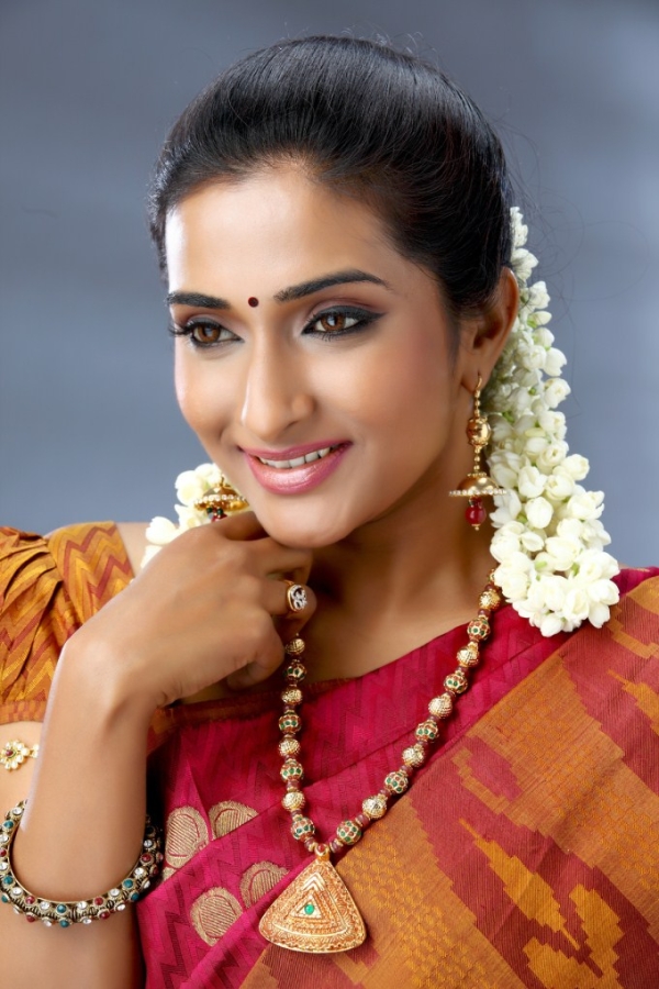 Ramya (New) Photos: Latest HD Images, Pictures, Stills & Pics - FilmiBeat