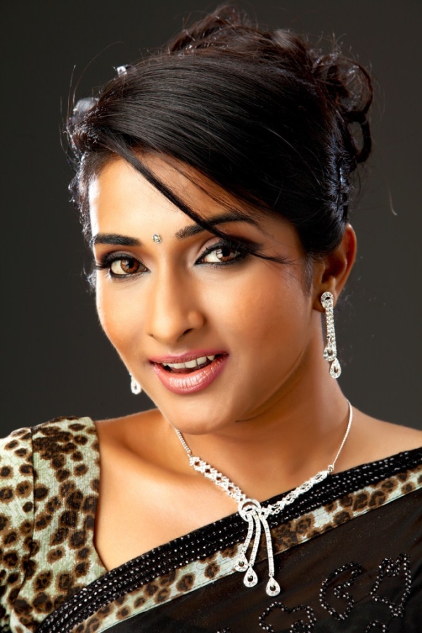 Ramya (New) Photos: Latest HD Images, Pictures, Stills & Pics - FilmiBeat