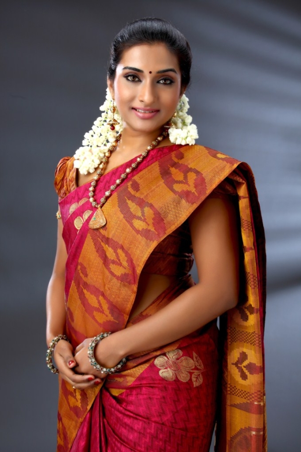Ramya (New) Photos: Latest HD Images, Pictures, Stills & Pics - FilmiBeat