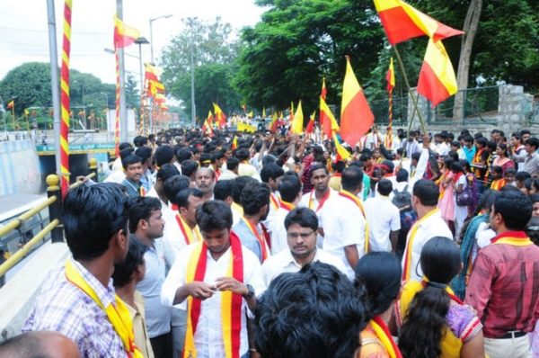 Karnataka Rakshana Vedike Activists Procession 2012 Photos - FilmiBeat