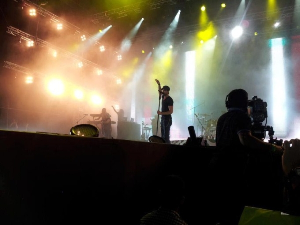 Enrique Iglesias Concert in Bangalore Photos - FilmiBeat