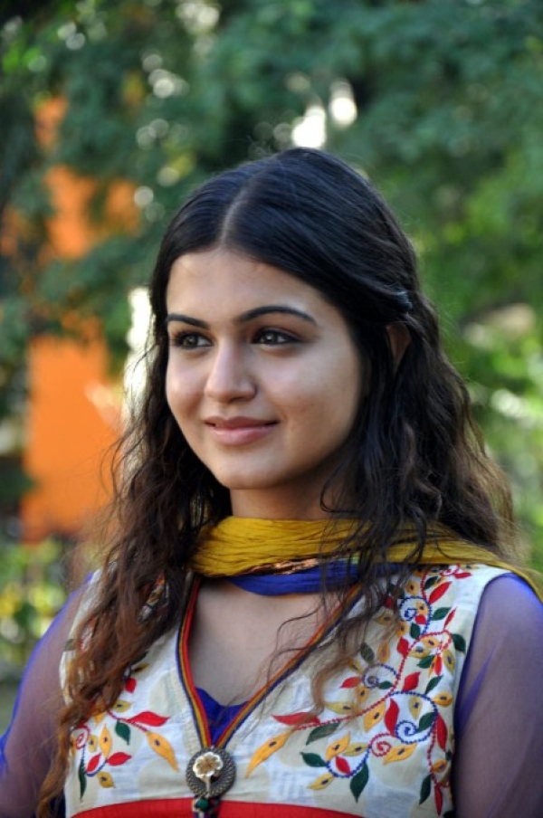 Shubha Phutela Photos [HD]: Latest Images, Pictures, Stills of Shubha ...