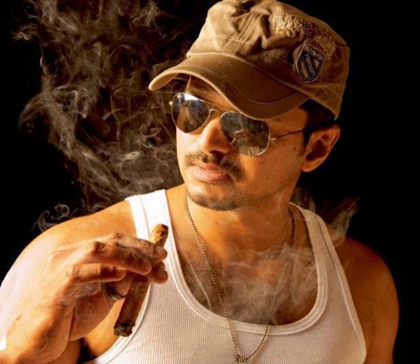 Thuppaki First Look Stills