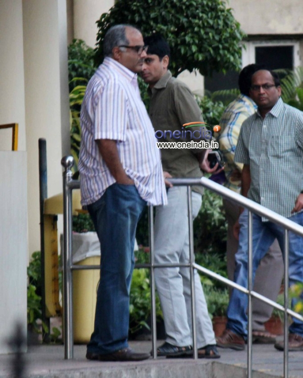 Celebs Visits Pran at Hospital Photos - FilmiBeat