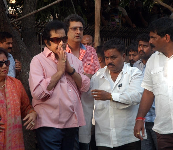 Celebs Visits Bal Thackeray at Matoshree Photos - FilmiBeat
