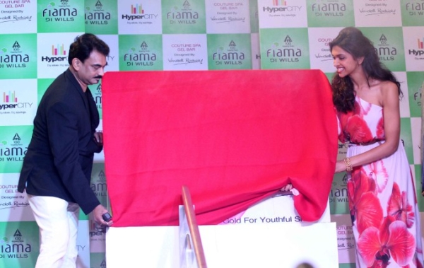 Deepika Padukone Launches fiama Di wills New signature collection ...
