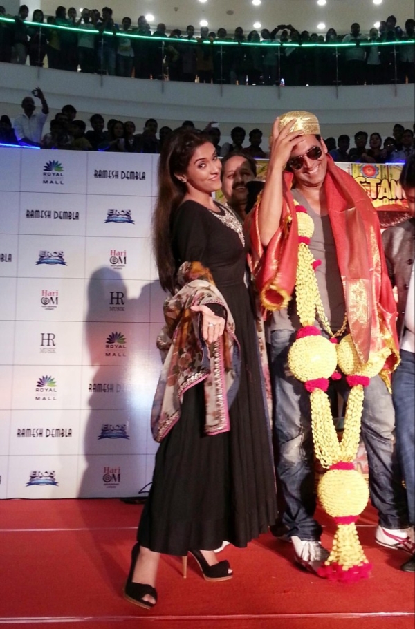 Khiladi 786 Movie Promotion Photos - FilmiBeat