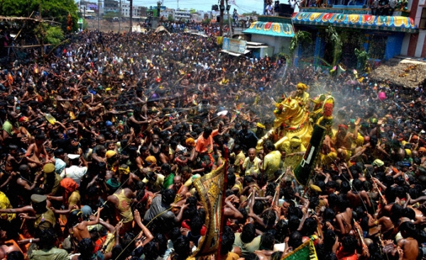 Azhagar's Entry into the Vaigai River Photos - FilmiBeat