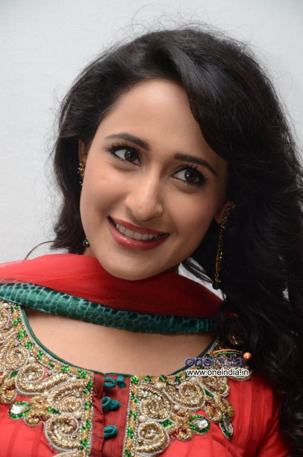 Pragya Photos: Latest HD Images, Pictures, Stills & Pics - FilmiBeat