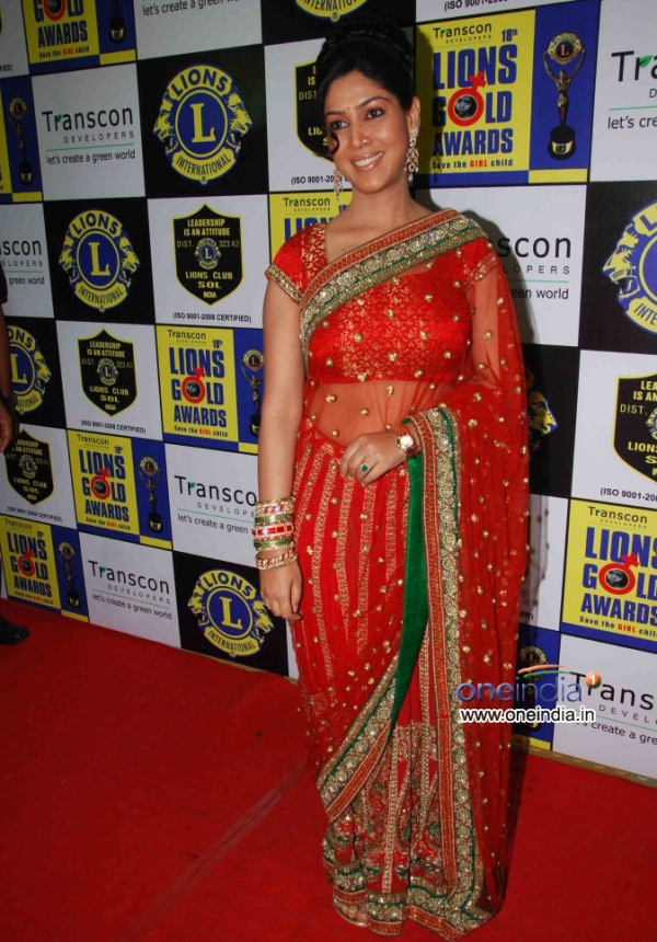 Sakshi Tanwar Navel In Colors Awards