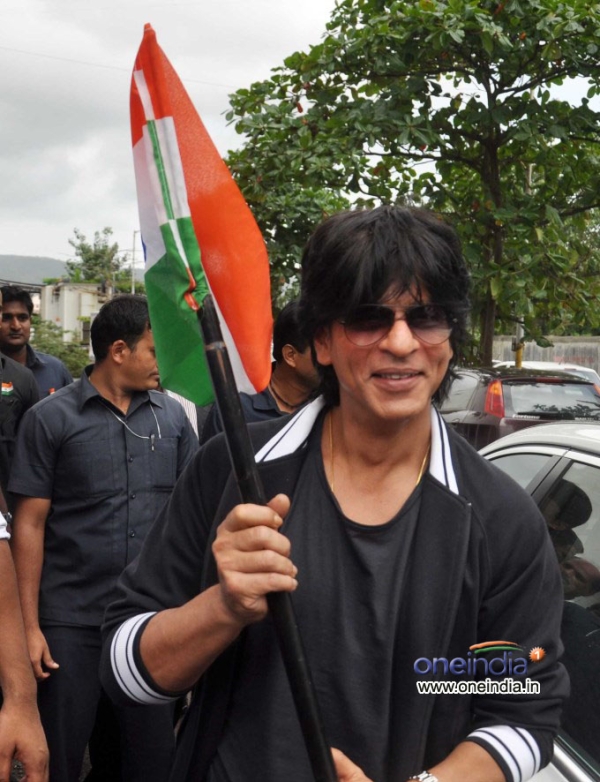 Shahrukh Khan celebrates 67th Independence Day Photos - FilmiBeat