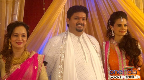 Rahul Thackeray and Aditi Redkar Engagement Celebrations Photos - FilmiBeat