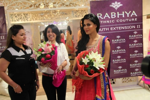 Veena Malik at Rabhya Store launch Photos - FilmiBeat