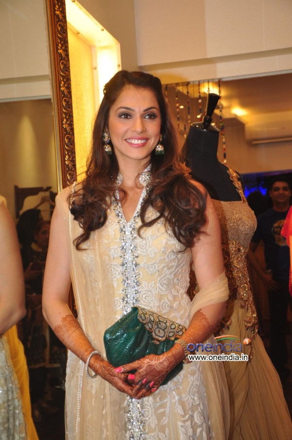 Isha Koppikar unveils Sujata Ahuja and Sanjay Lalwani's Bridal ...