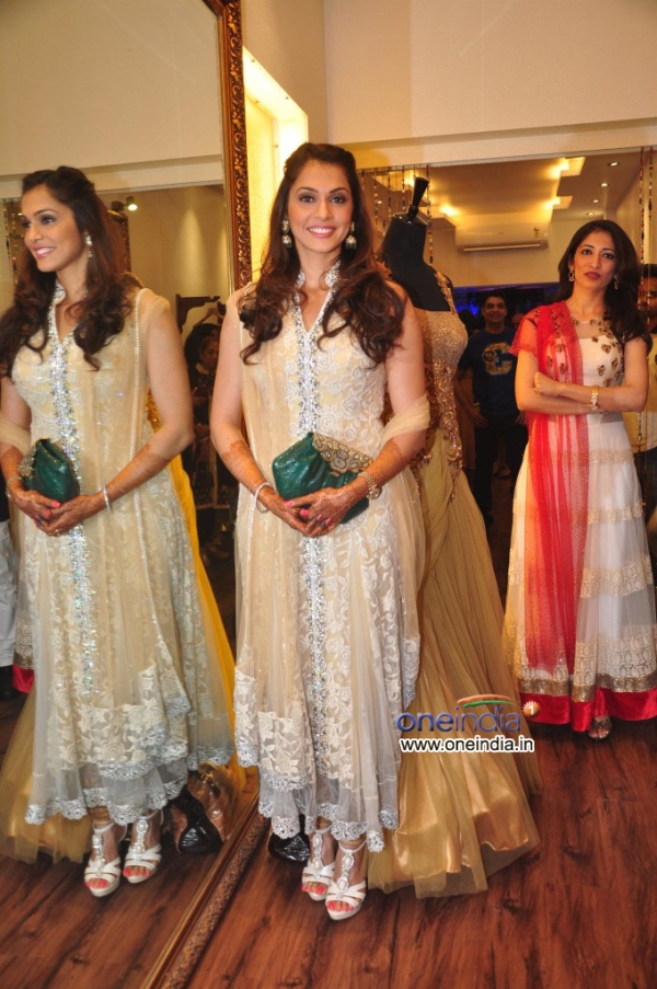Isha Koppikar unveils Sujata Ahuja and Sanjay Lalwani's Bridal ...