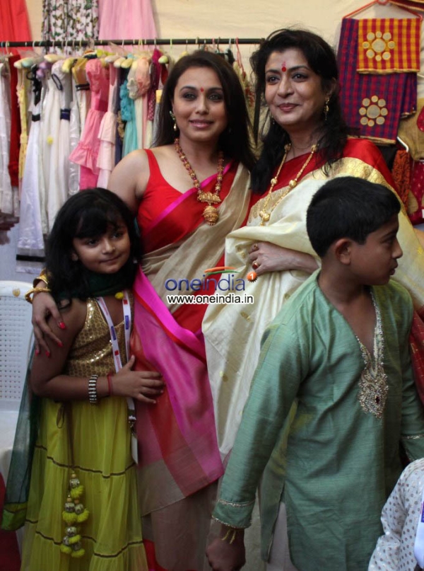 Rani Mukherjee Visit Durga Temple with her Family Photos - FilmiBeat
