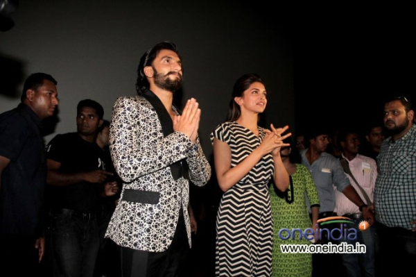 Deepika Padukone and Ranveer Singh visits Chandan Cinema Mumbai Photos ...