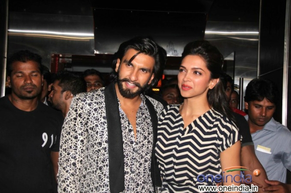 Deepika Padukone and Ranveer Singh visits Chandan Cinema Mumbai Photos ...