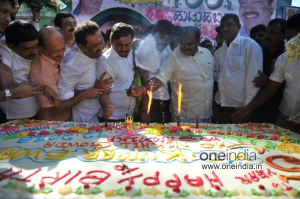 H. D. Kumaraswamy Celebrates his 55th Birthday Photos - FilmiBeat