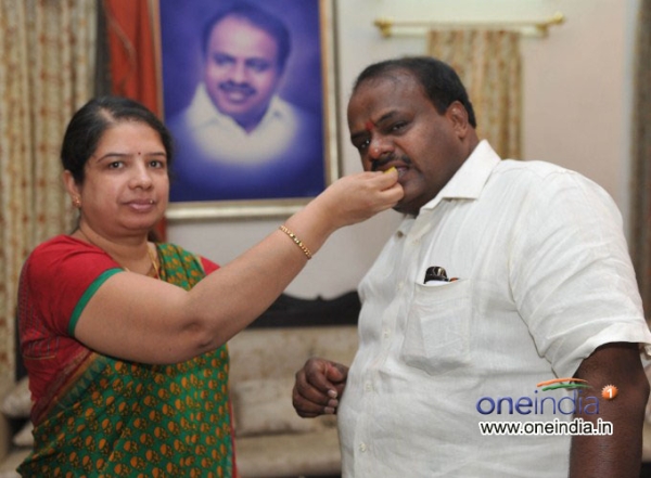 H. D. Kumaraswamy Celebrates his 55th Birthday Photos - FilmiBeat