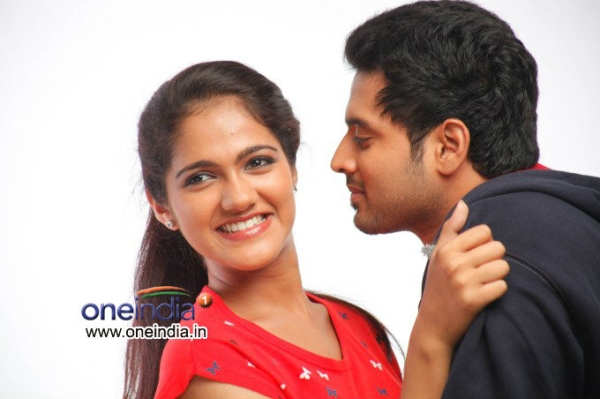 Hum Tum Photos: HD Images, Pictures, Stills, First Look Posters of Hum ...