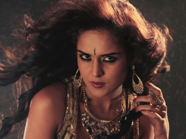 Nathalia Kaur Golden Bikini