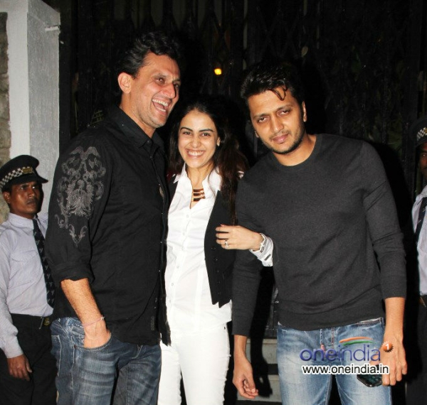 Ritesh Deshmukh And Genelia D'Souza Snapped At Bandra Photos - FilmiBeat