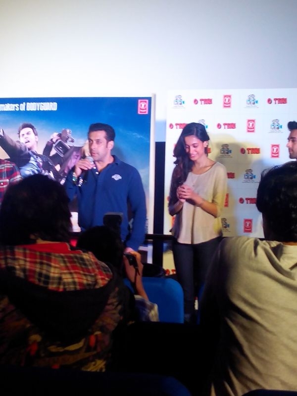 Salman Khan Launches O teri Trailer Photos - FilmiBeat