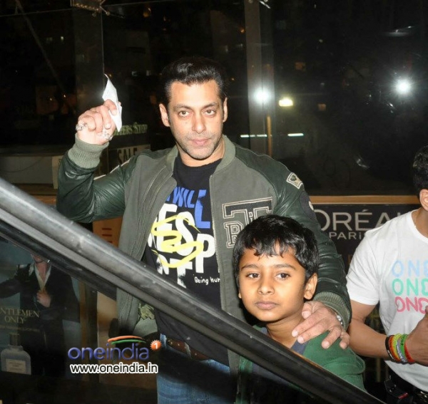 Salman Khan watches Sholay 3D and visited Being Human store Photos ...