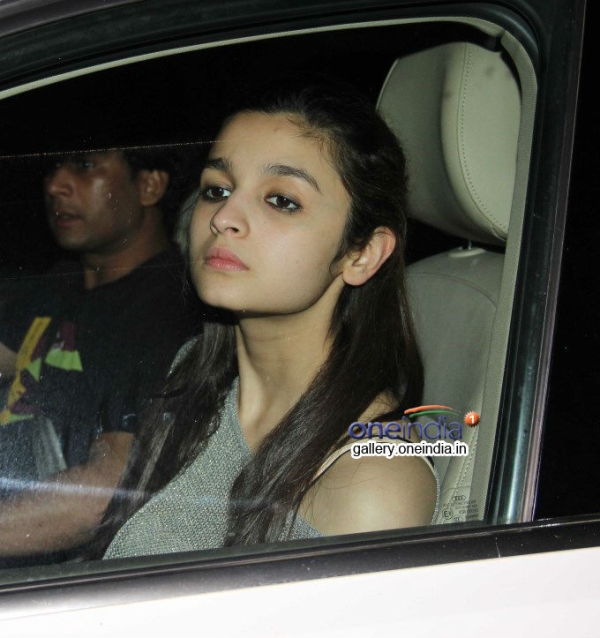 Alia Bhatt, Rishi and Neetu Kapoor At Special Screening Of Highway ...