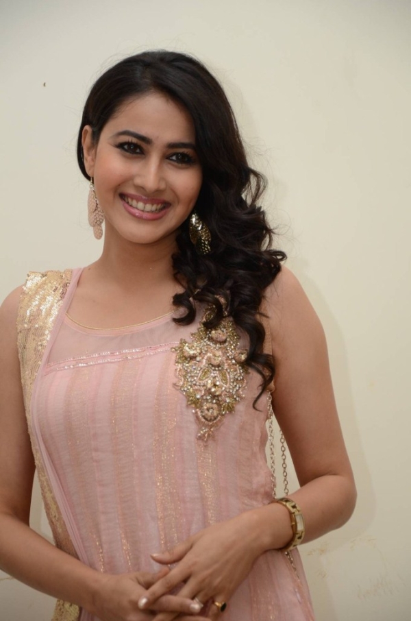Panchi Bora Photos: Latest HD Images, Pictures, Stills & Pics - FilmiBeat