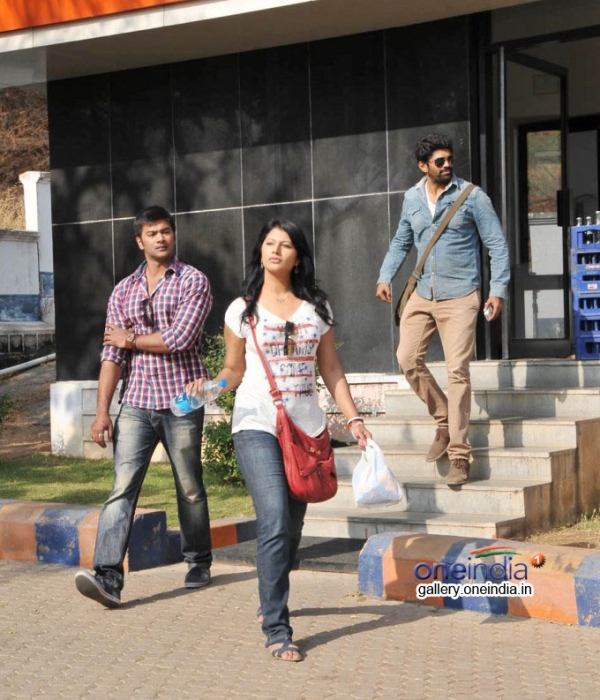 Kadavul Pathi Mirugam Padhi Photos: HD Images, Pictures, Stills, First ...