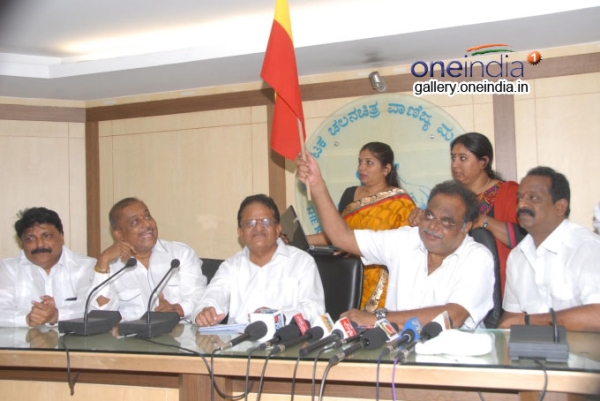 Dr Rajkumar Birthday Celebration at Film Chamber Photos - FilmiBeat