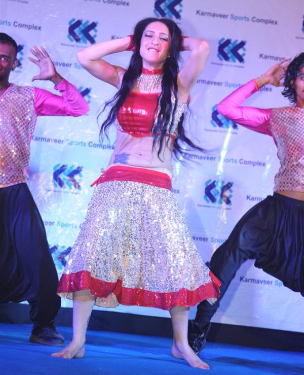 Shanti Dynamite performs at Karmaveer Sports Complex Photos - FilmiBeat