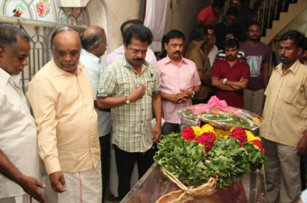 Celebs pay last respects to director Rama Narayanan Photos - FilmiBeat
