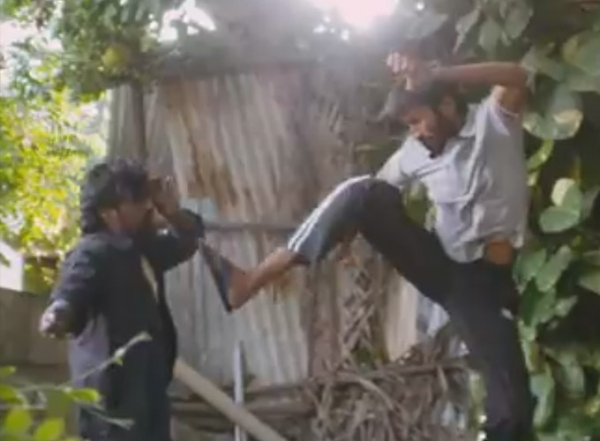Velai Illa Pattathari Dhanush Six Pack