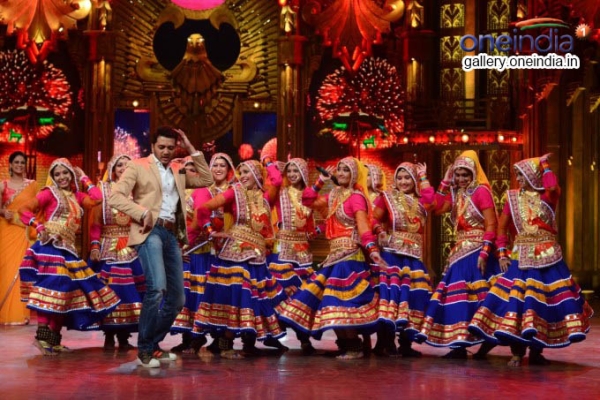 Humshakals cast and Raveena Tandon on EntertainmentKe Liye Kuch Bhi ...