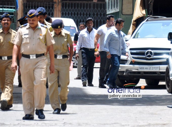Salman Khan Hit and Run Case Hearing Photos - FilmiBeat Salman Khan Hit and Run Case Hearing Photos - FilmiBeat
