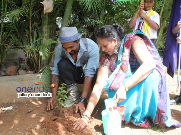 Remo D'Souza plants tree with school children for World Environment Day ...