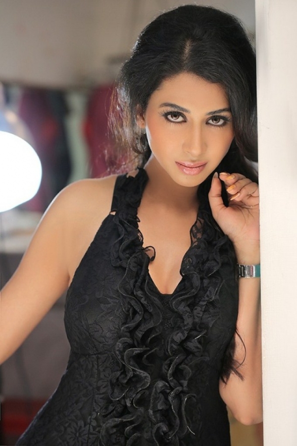 Gayatri Iyer Photos: Latest HD Images, Pictures, Stills & Pics - FilmiBeat