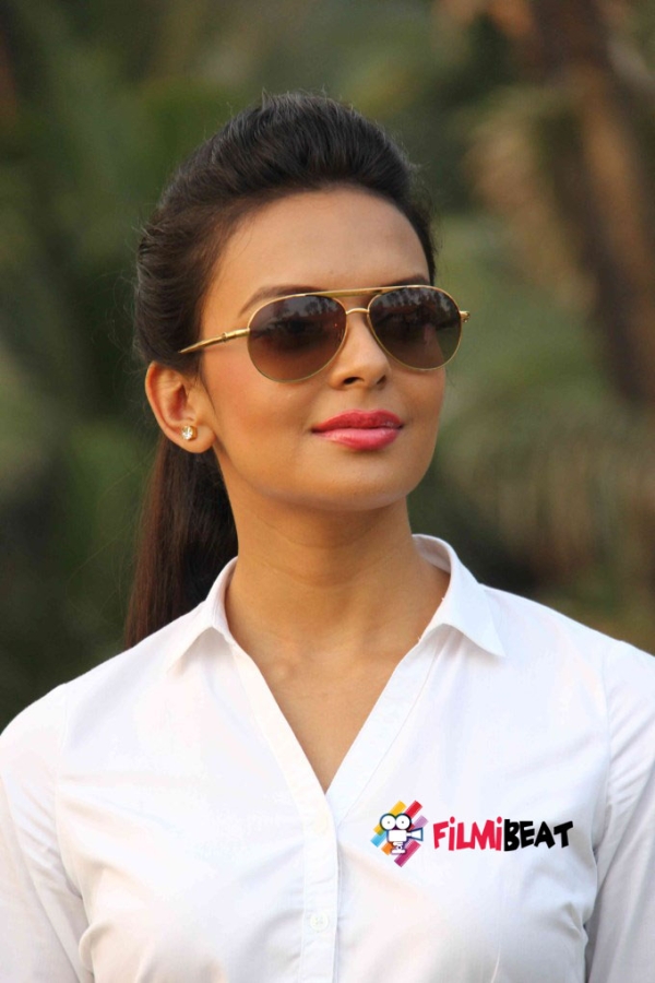 Gun Pe Done Photos: HD Images, Pictures, Stills, First Look Posters of ...