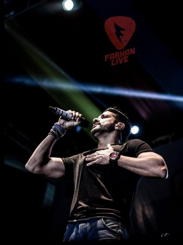 Farhan Akhtar Live Concert At Windsong Music Fest Photos - FilmiBeat