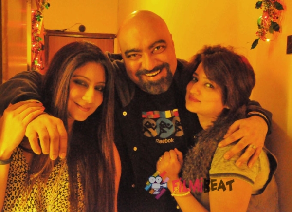 Preety Bhalla & Deepu Paul's Party Photos - FilmiBeat